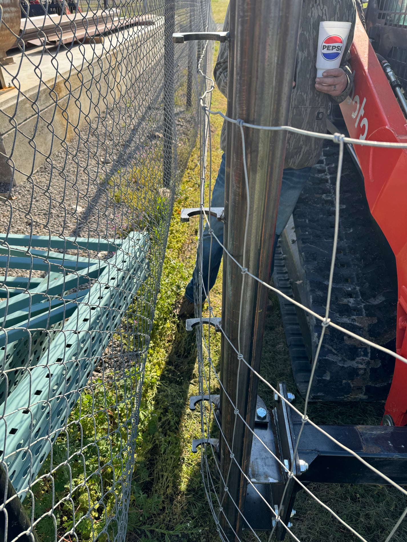 AMFG Simple Stretch Fence Stretcher (with deluxe mount) – I Dig Texas